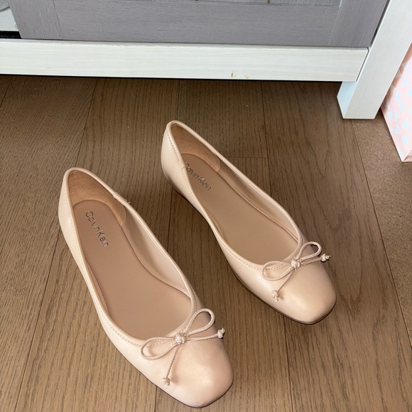 Calvin Klein | Shoes | Calvin Klein Cream Ballet Flats With Bow Detail ...